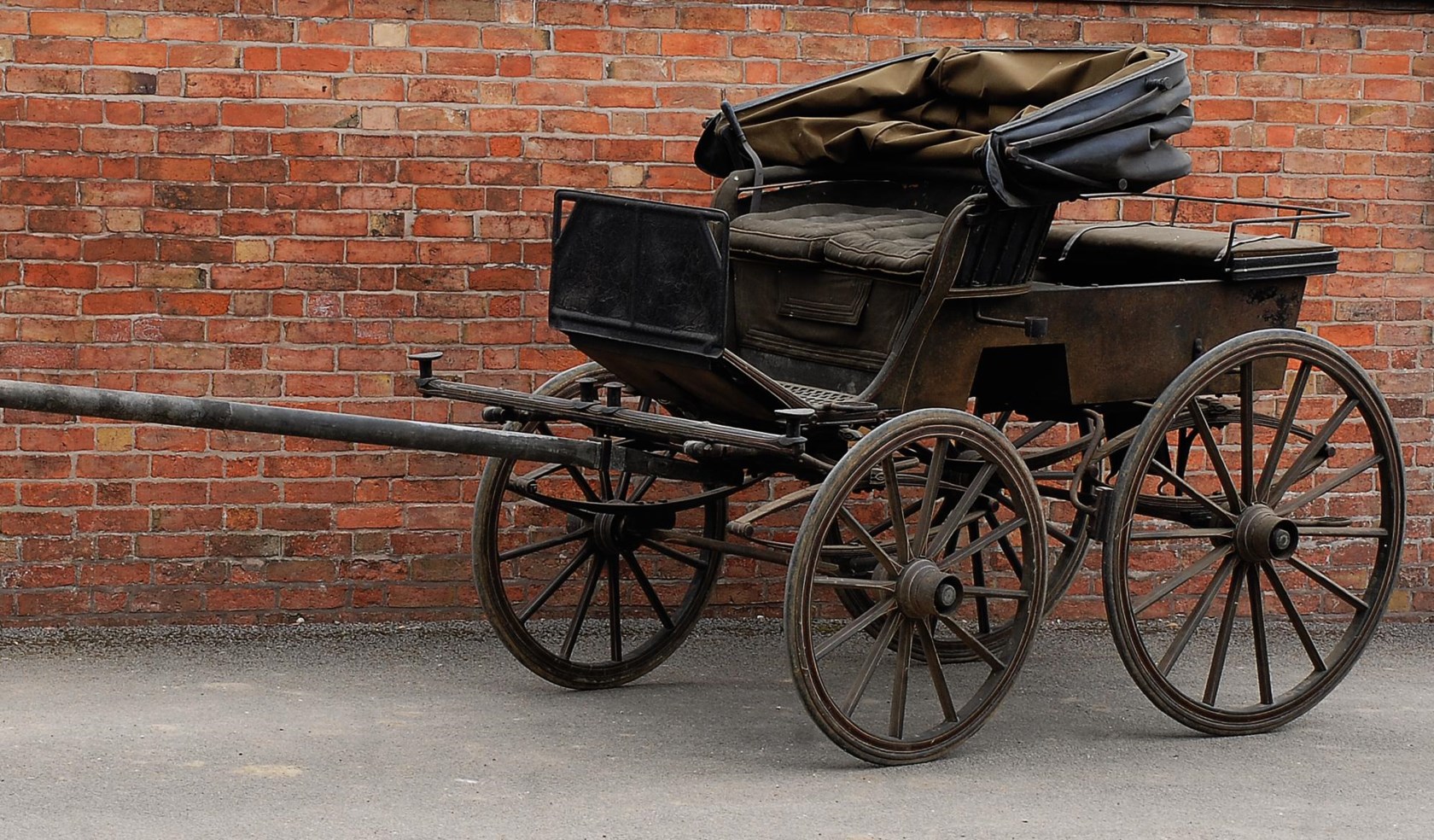 A EARLY VICTORIAN BLACK-JAPANNED AND LIVERY-PAINTED STANHOPE PHAETON ...
