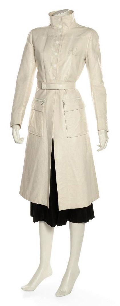 A 'WET LOOK' WHITE LEATHERETTE COAT