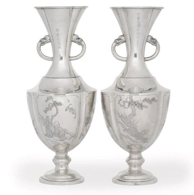 A PAIR OF CHINESE EXPORT SILVER VASES , CIRCA 1925 | Christie's