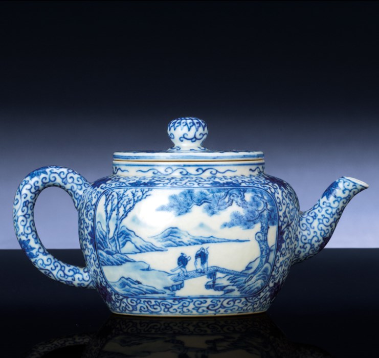 A RARE INSCRIBED BLUE AND WHITE TEAPOT AND COVER | Christie's