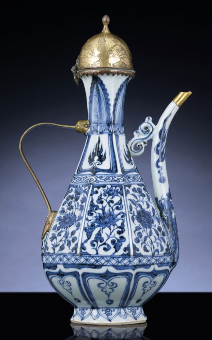 A VERY RARE GILT-METAL-MOUNTED BLUE AND WHITE OCTAGONAL EWER