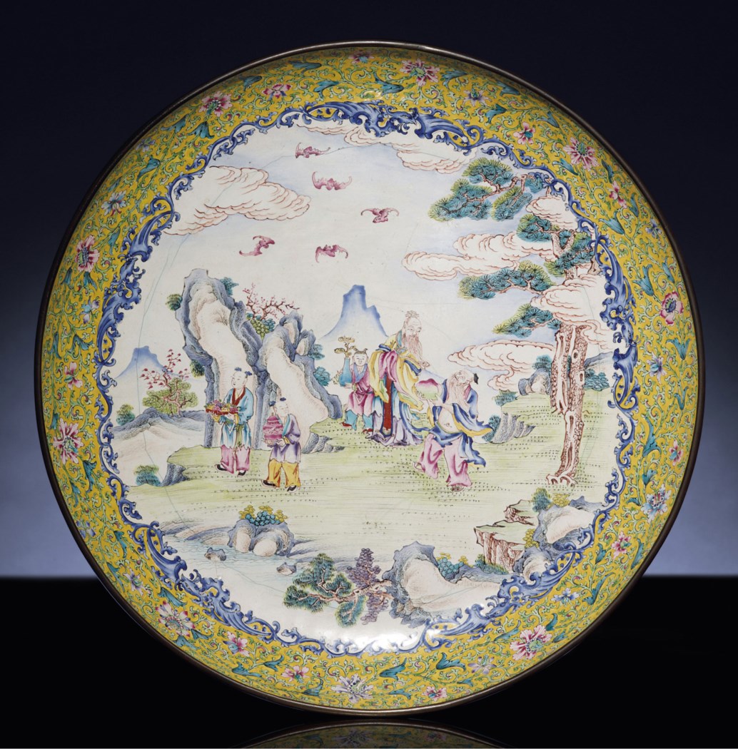 A LARGE CANTON ENAMEL CIRCULAR DISH