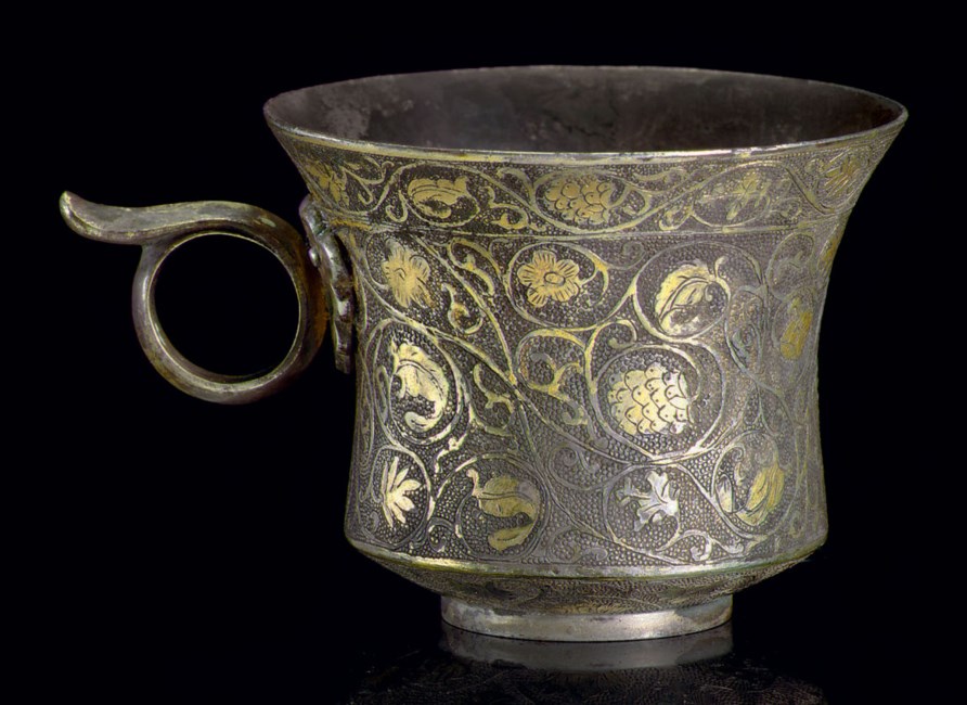 A RARE SMALL PARCEL-GILT SILVER CUP , TANG DYNASTY (618-907) | Christie's