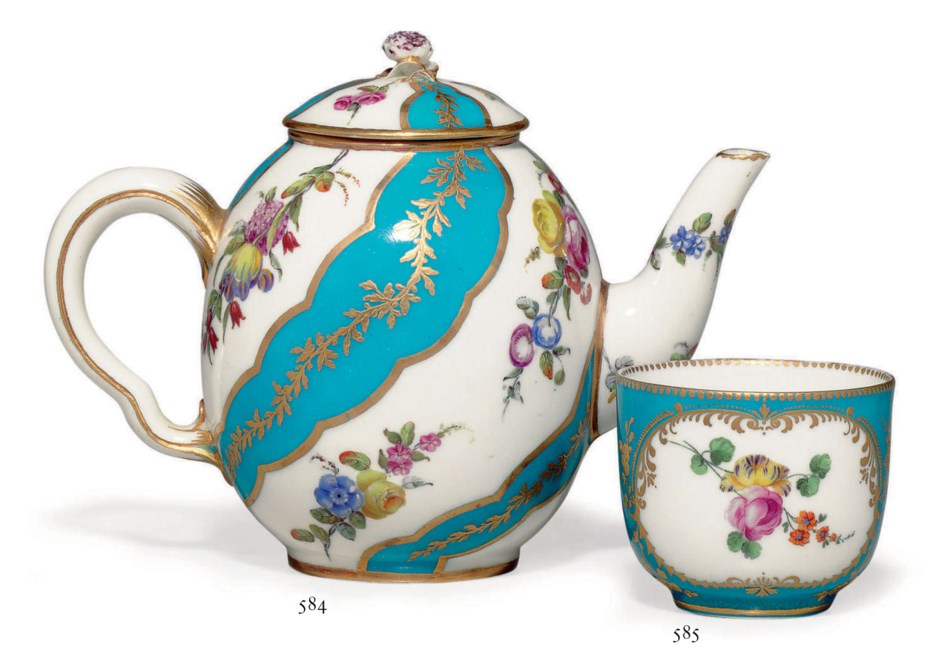 A VINCENNES PORCELAIN BLEU CELESTE POMADE POT (POT A POMMADE) , BLUE ...