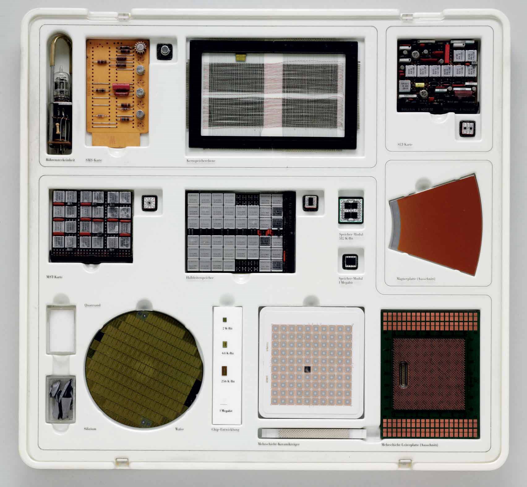 [COMPUTING]. -- IBM. "Computertechnologie." Stuttgart, 1986. | Christie's