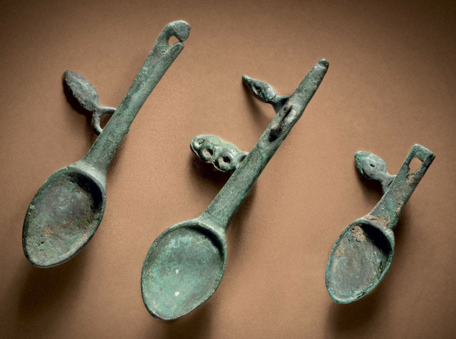 THREE SMALL BRONZE SPOONS , NORTHWEST CHINA, 13TH-11TH CENTURY BC ...