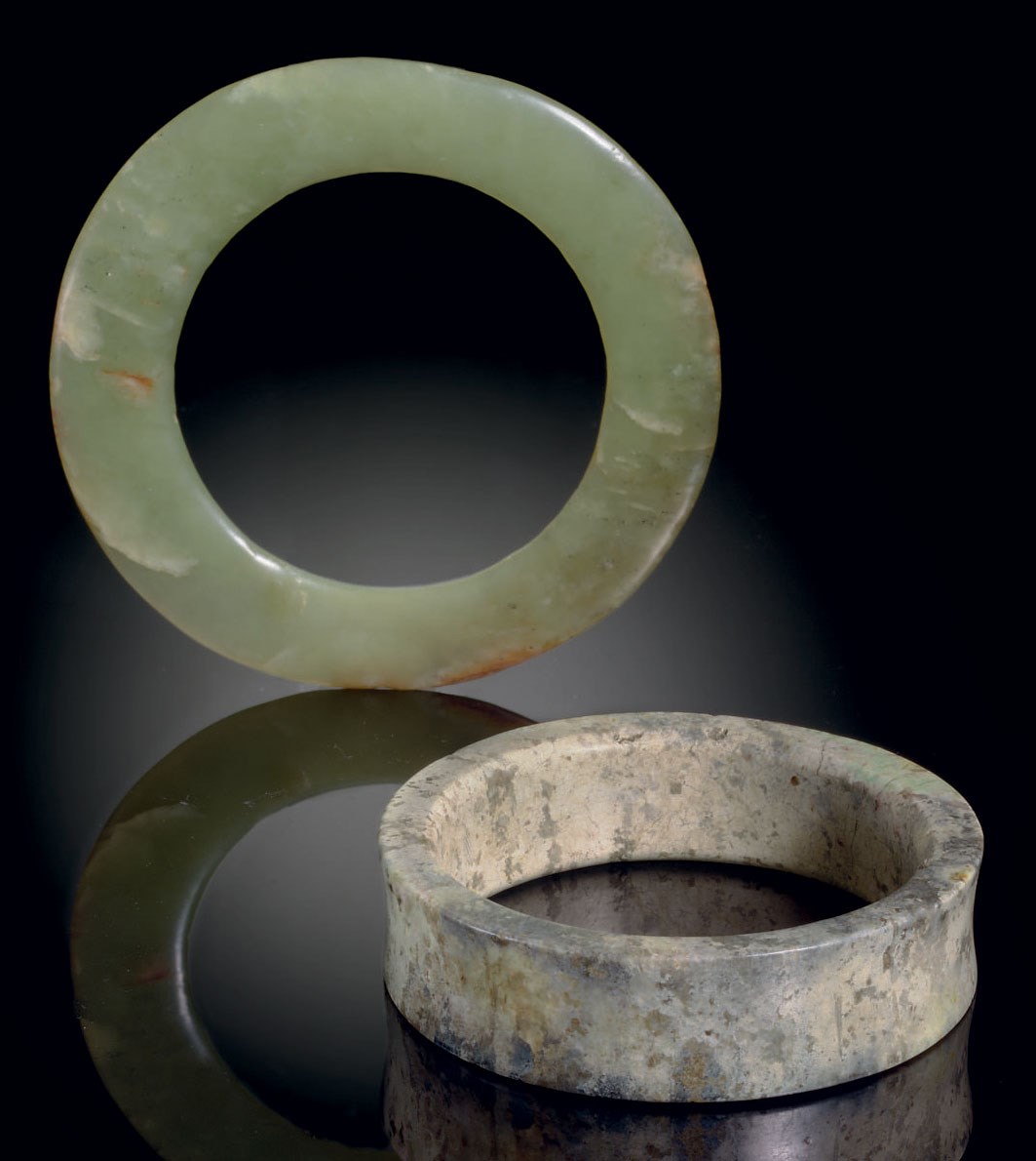 A RARE SEMI-TRANSLUCENT CELADON-GREEN JADE RING