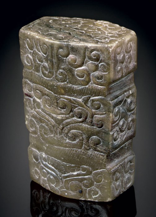 AN UNUSUAL OLIVE-GREEN SERPENTINE HEXAGONAL SWORD HILT , LATE SPRING ...