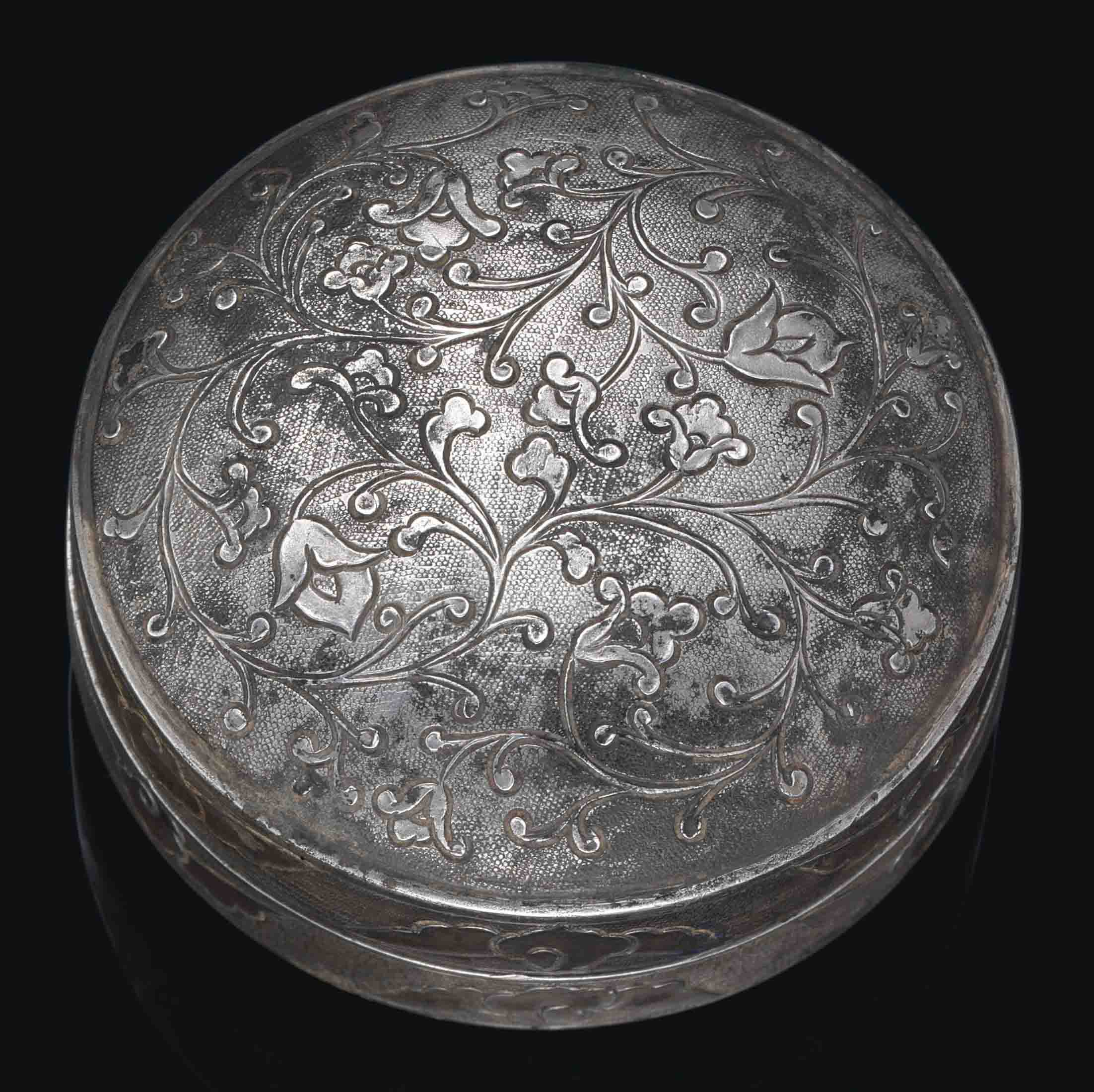 A VERY SMALL PARCEL-GILT SILVER CIRCULAR LOBED BOX AND COVER , TANG ...