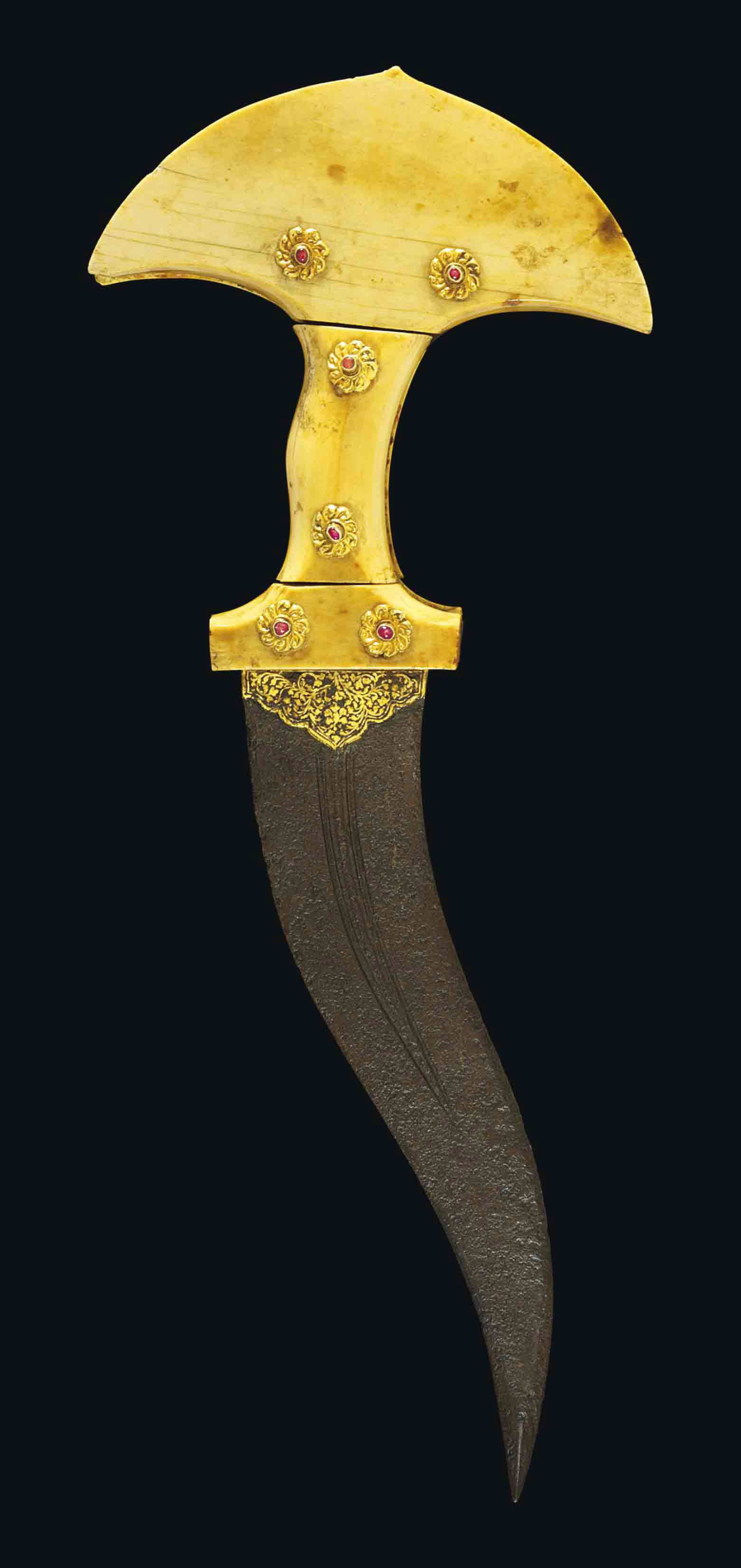 A SOUTH INDIAN IVORY HILTED DAGGER (KHANJARLI)