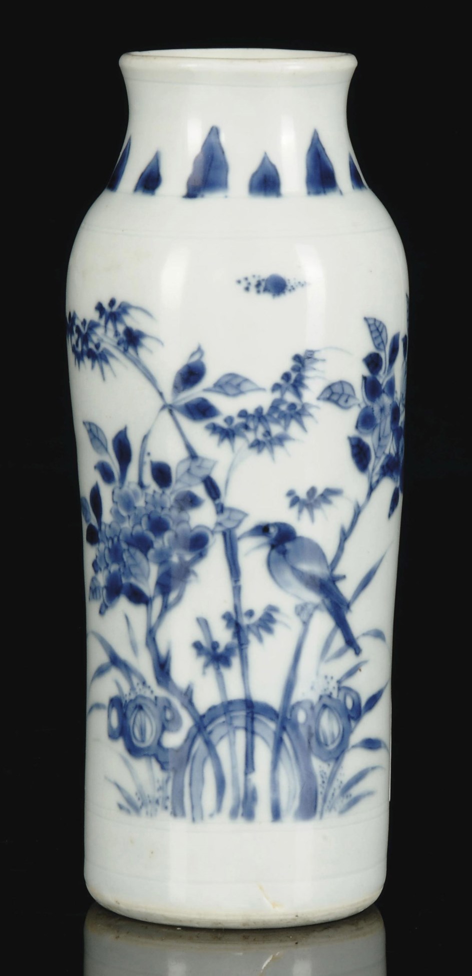 A SMALL CHINESE 'TRANSITIONAL'-STYLE BLUE AND WHITE SLEEVE VASE ...