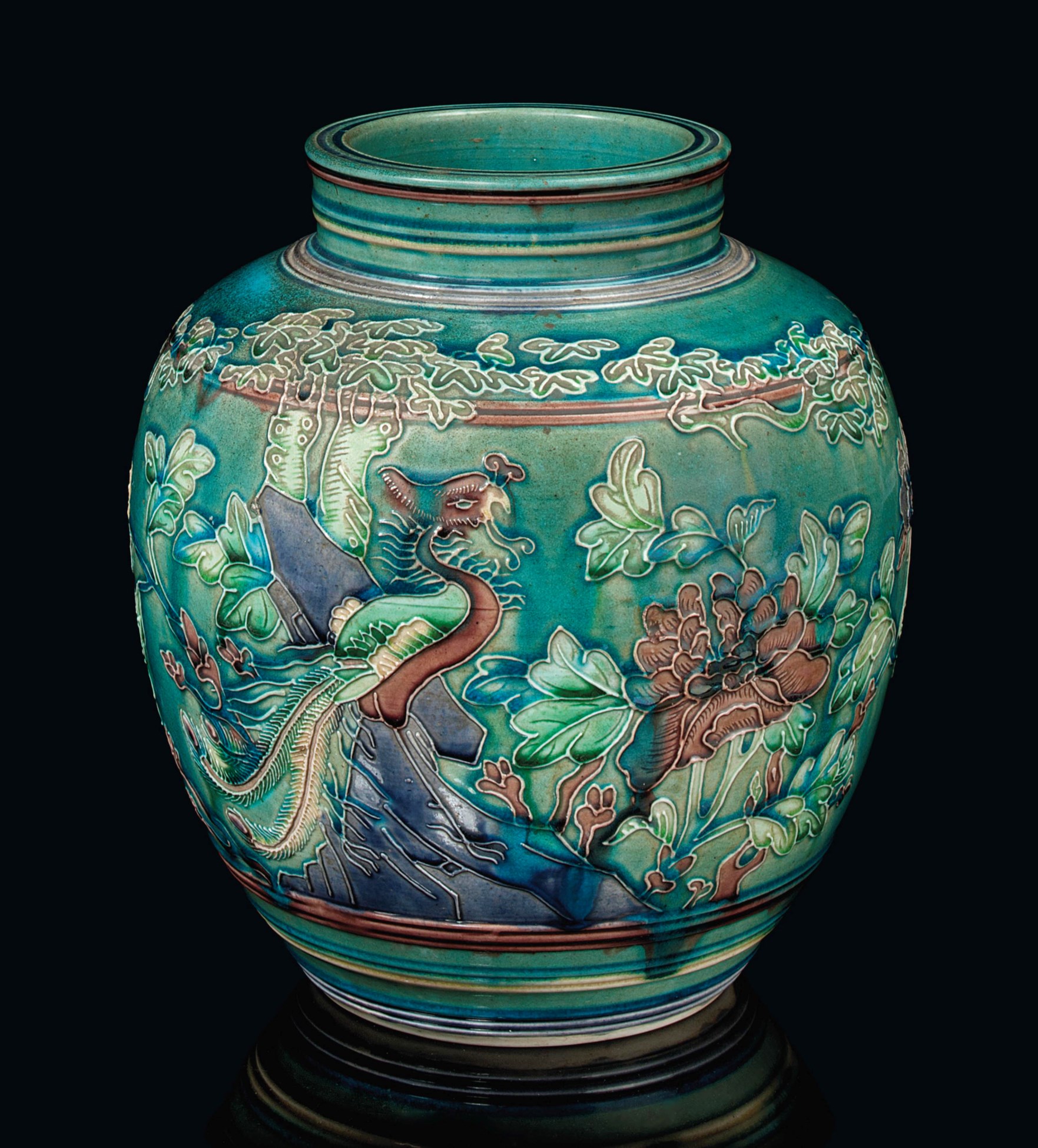 A CHINESE FAHUA-TYPE GLAZED VASE , 18TH/19TH CENTURY | Christie's