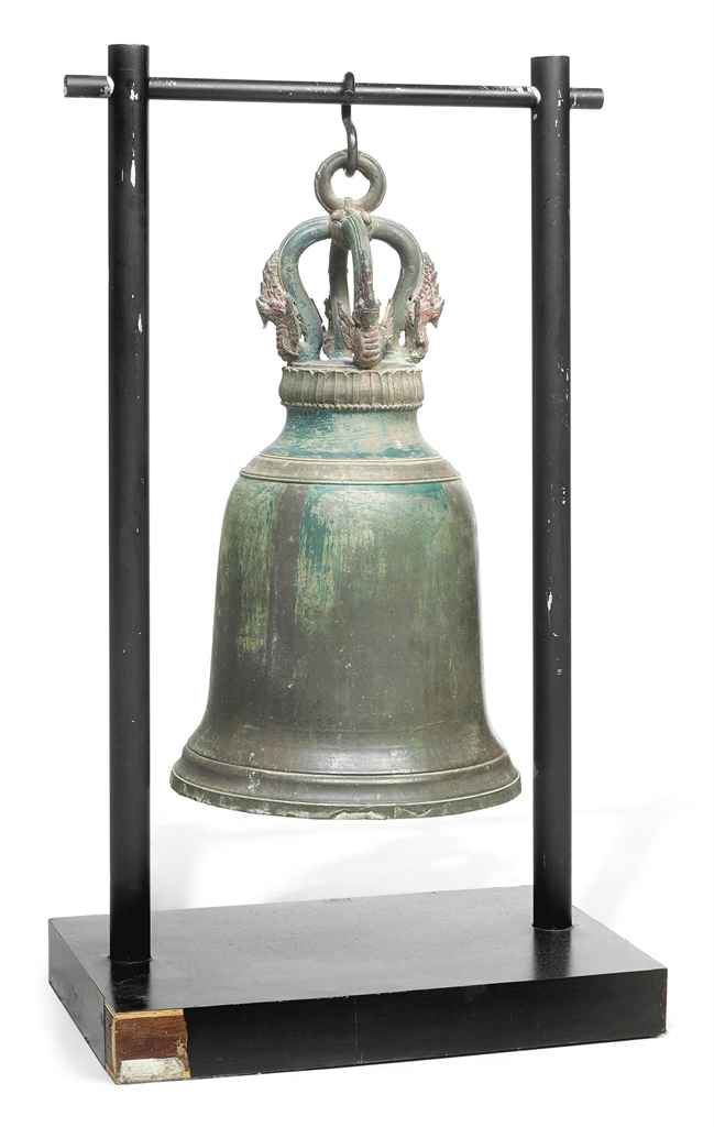 AN INDONESIAN BRONZE TEMPLE BELL