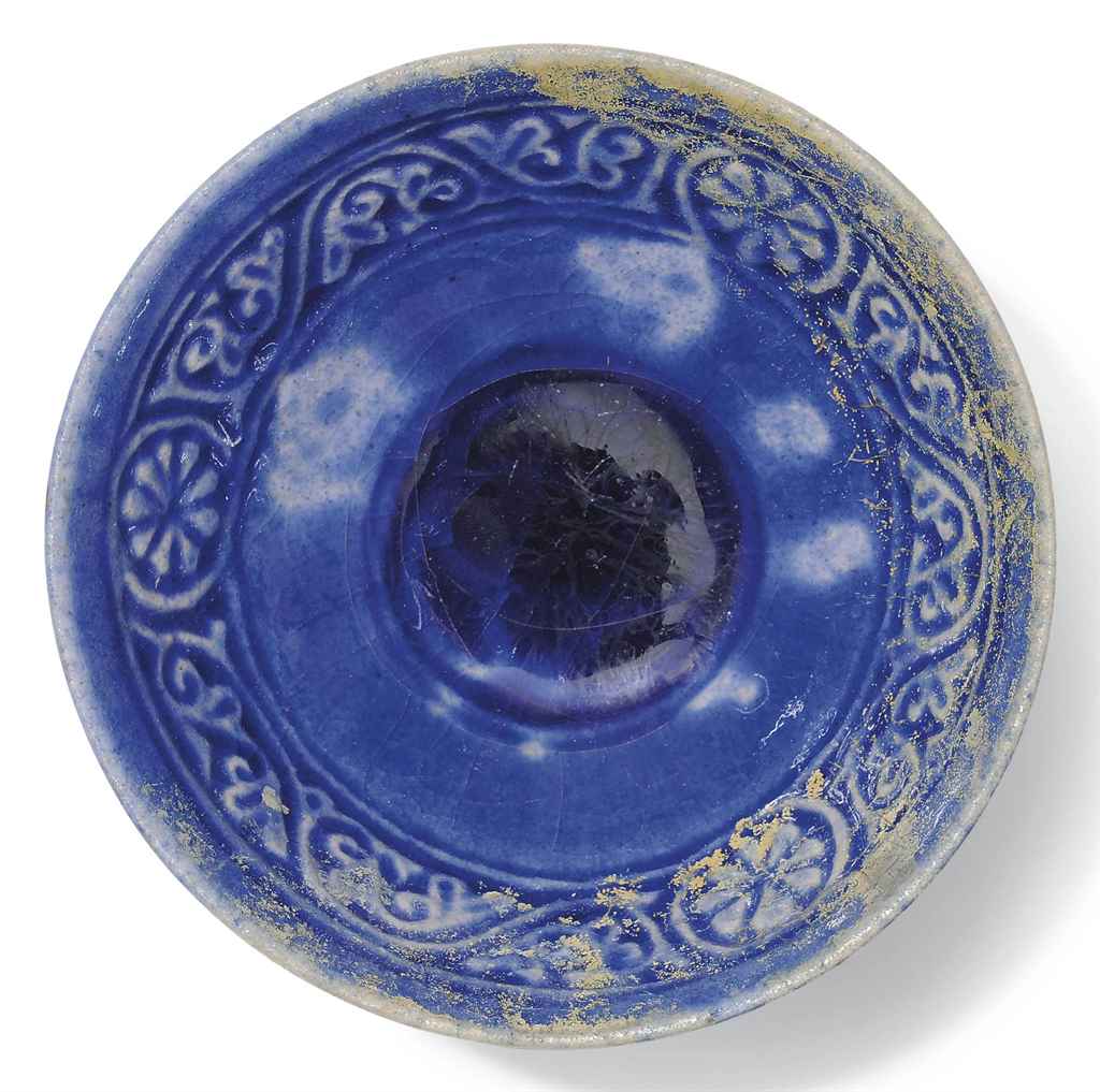 A FINE AND INTACT COBALT-BLUE GLAZED POTTERY BOWL