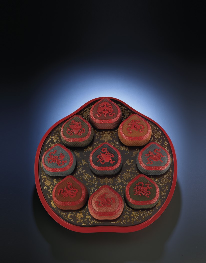 AN EXTREMELY RARE LARGE IMPERIAL POLYCHROME LACQUER PEACH-SHAPED BOX ...