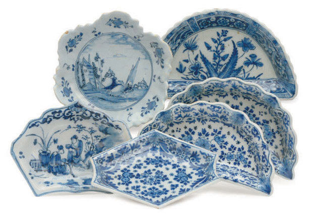 AN ASSEMBLED FIVE PIECE DUTCH DELFT BLUE AND WHITE GARNITURE OF ...