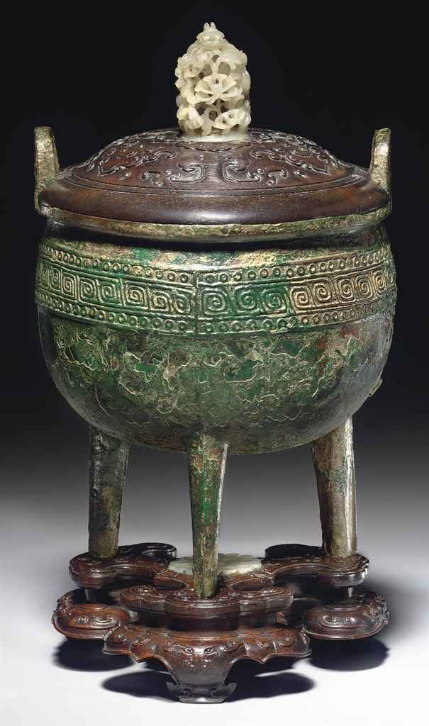 A BRONZE RITUAL TRIPOD FOOD VESSEL, DING , WESTERN ZHOU DYNASTY, 10TH ...