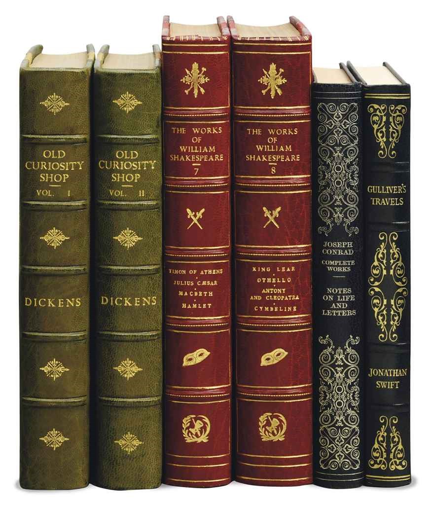 A GROUP OF APPROXIMATELY 300 LEATHER AND CLOTH BOUND BOOKS,