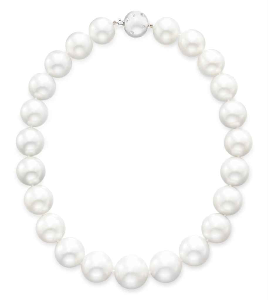 A COLORED DIAMOND RING | Christie's