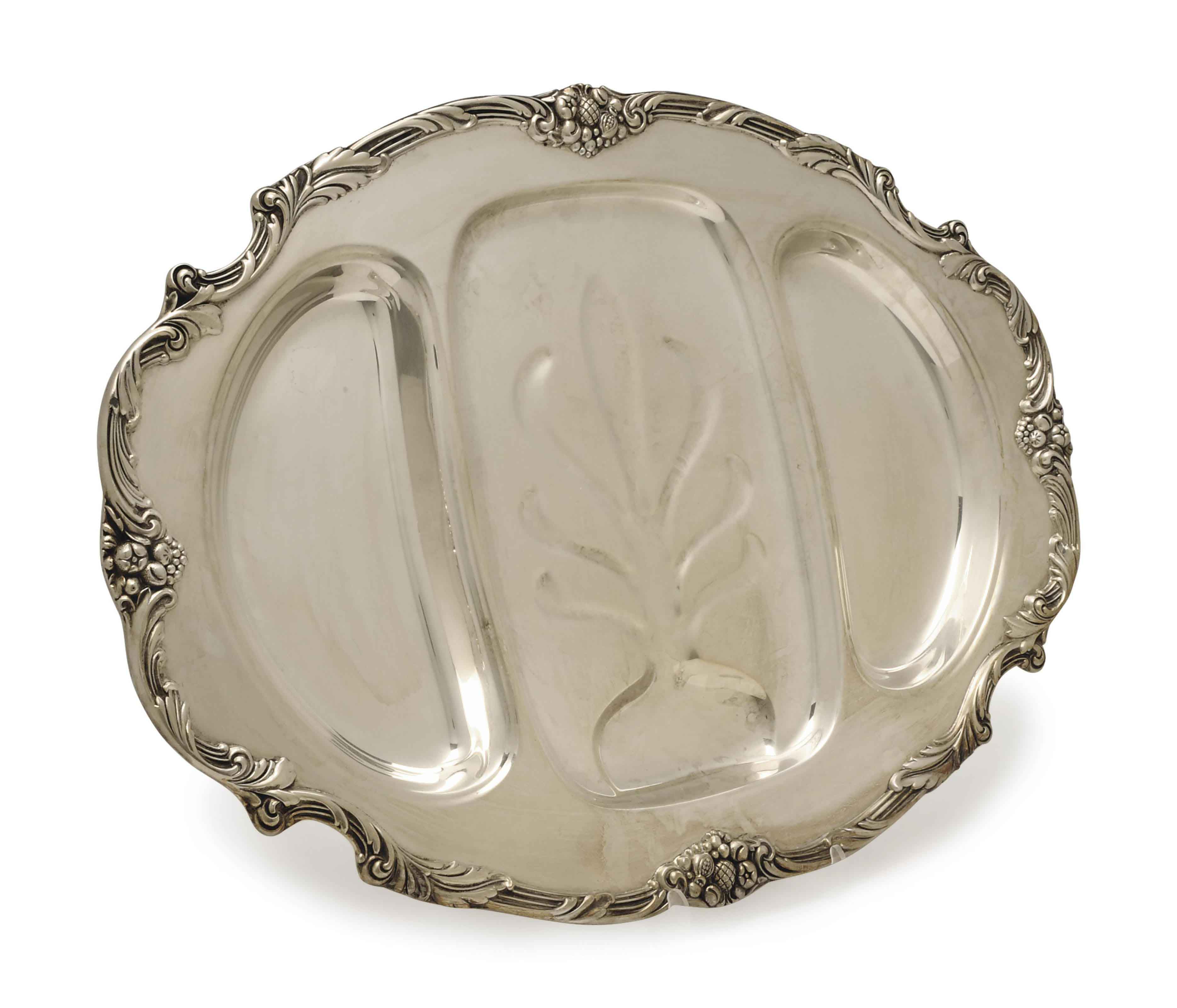 AN AMERICAN SILVER-PLATED CARVING DISH,