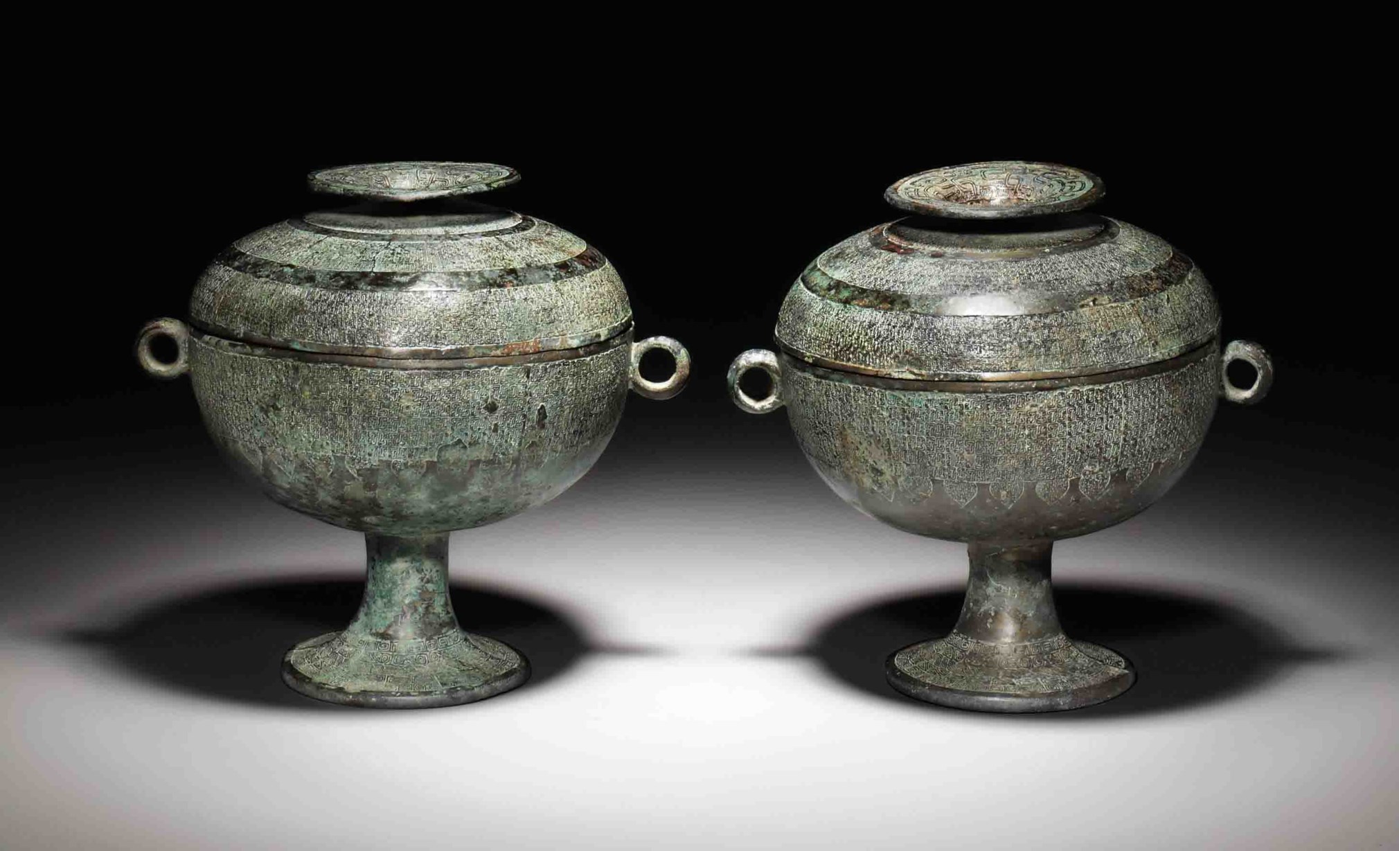 A PAIR OF BRONZE RITUAL FOOD VESSELS AND COVERS, DOU