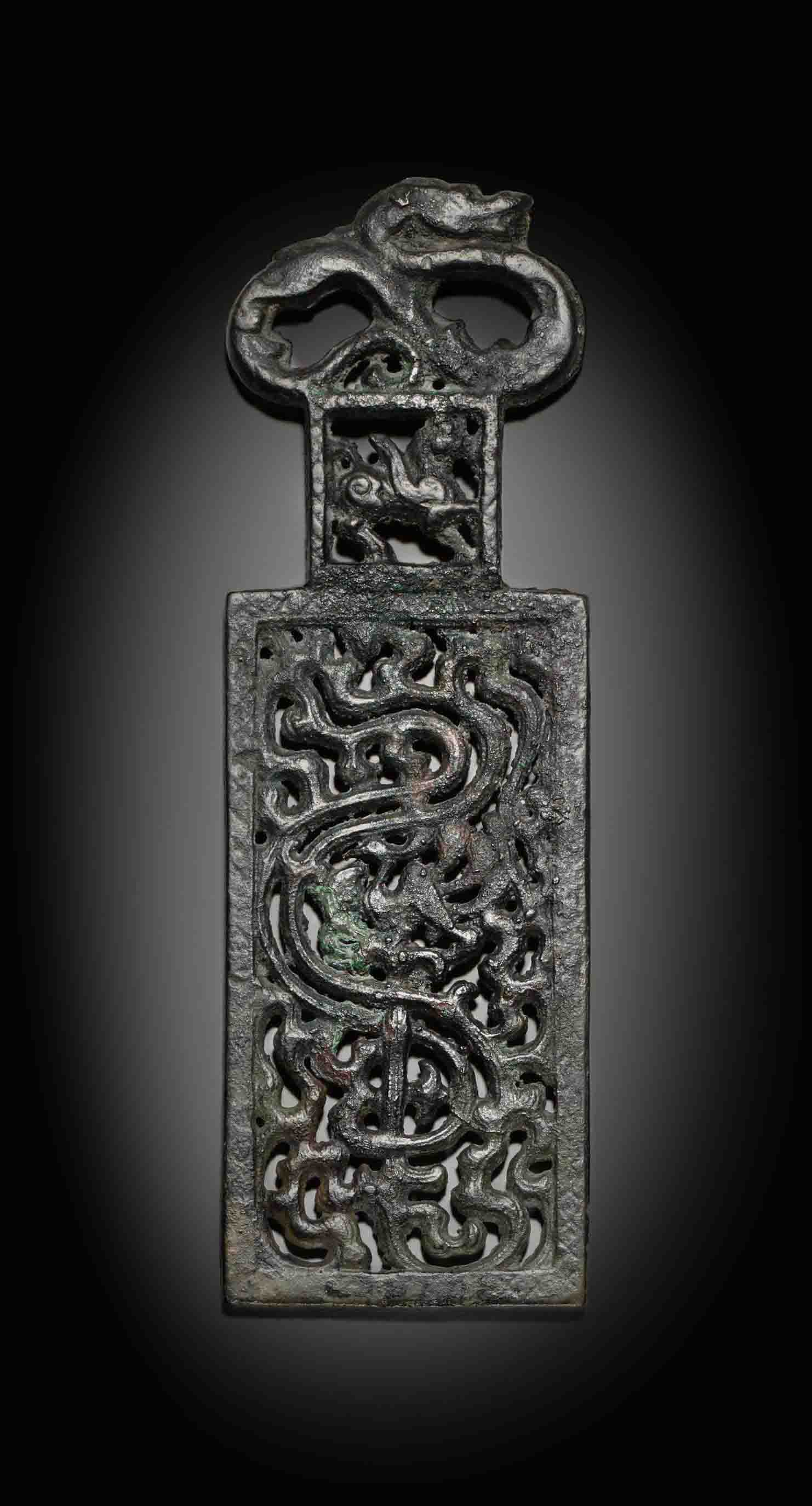 AN UNUSUAL BRONZE DAGGER , WARRING STATES PERIOD/WESTERN HAN DYNASTY ...