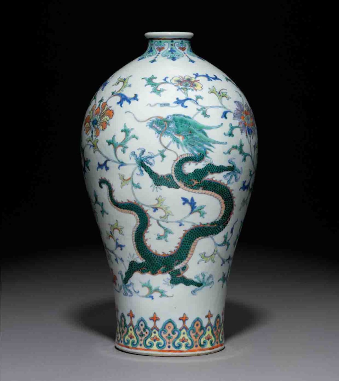 A VERY RARE DOUCAI MEIPING , YONGZHENG/QIANLONG PERIOD (1723-1795 ...