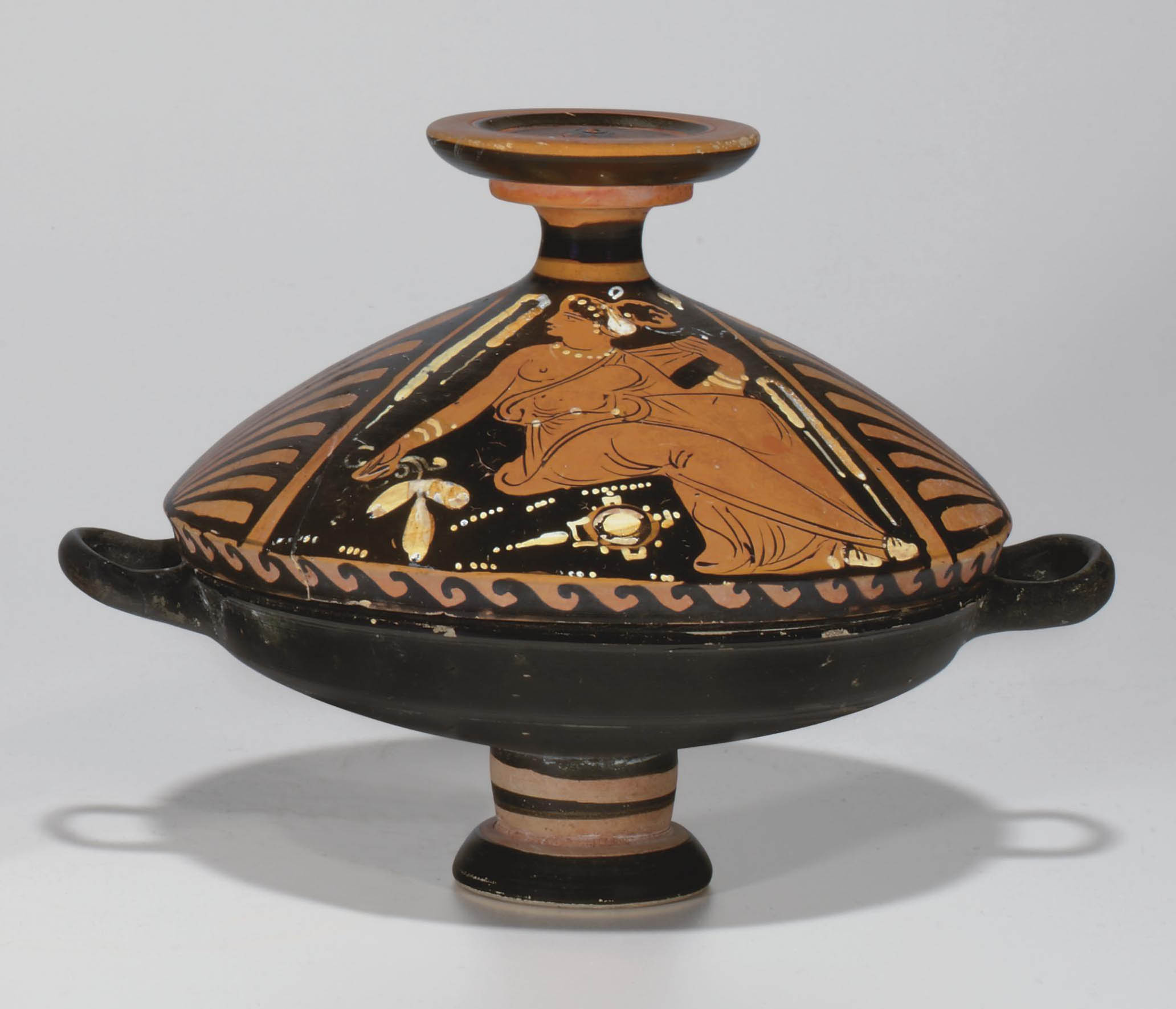 AN APULIAN RED-FIGURED LEKANIS , ATTRIBUTED TO THE STUTTGART GROUP ...