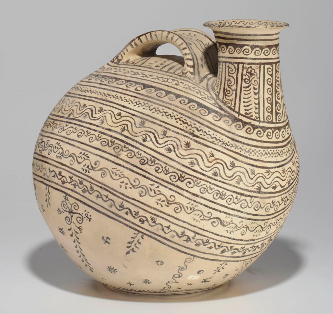 A DAUNIAN POTTERY ASKOS , APULIA, CIRCA 3RD CENTURY B.C. | Christie's