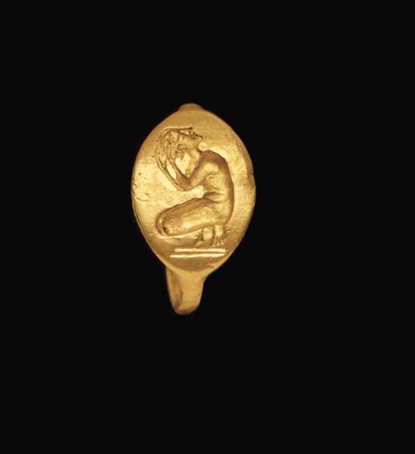 A GREEK GOLD FINGER RING , LATE CLASSICAL TO HELLENISTIC PERIOD, CIRCA ...