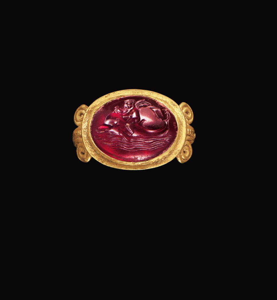 A GREEK GOLD AND GARNET FINGER RING , HELLENISTIC PERIOD, CIRCA 1ST ...