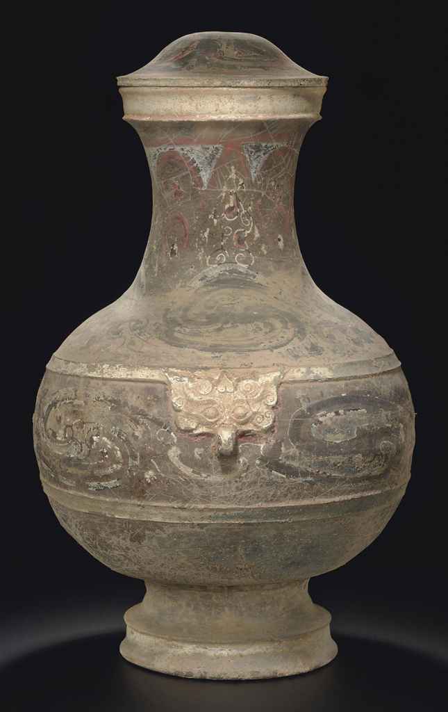 A LARGE PAINTED GREY POTTERY PEAR-SHAPED JAR AND COVER, HU