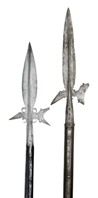 Deux hallebardes allemandes , Début du XVIIème siècle | Christie's