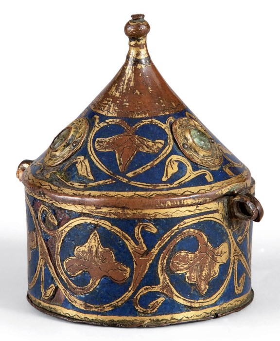 PYXIDE EN CUIVRE DORE ET EMAILLE , LIMOGES, XIIIEME SIECLE | Christie's