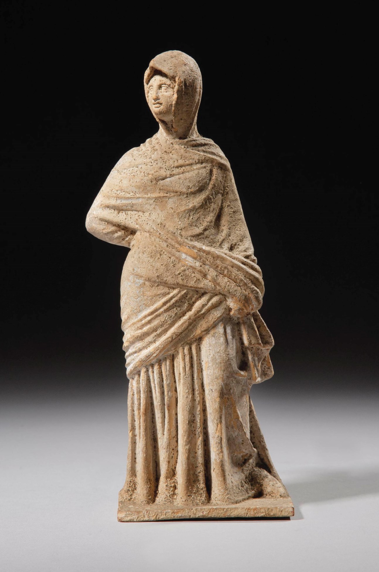 STATUETTE FEMININE EN TERRE CUITE , TANAGRA, EPOQUE HELLENISTIQUE ...