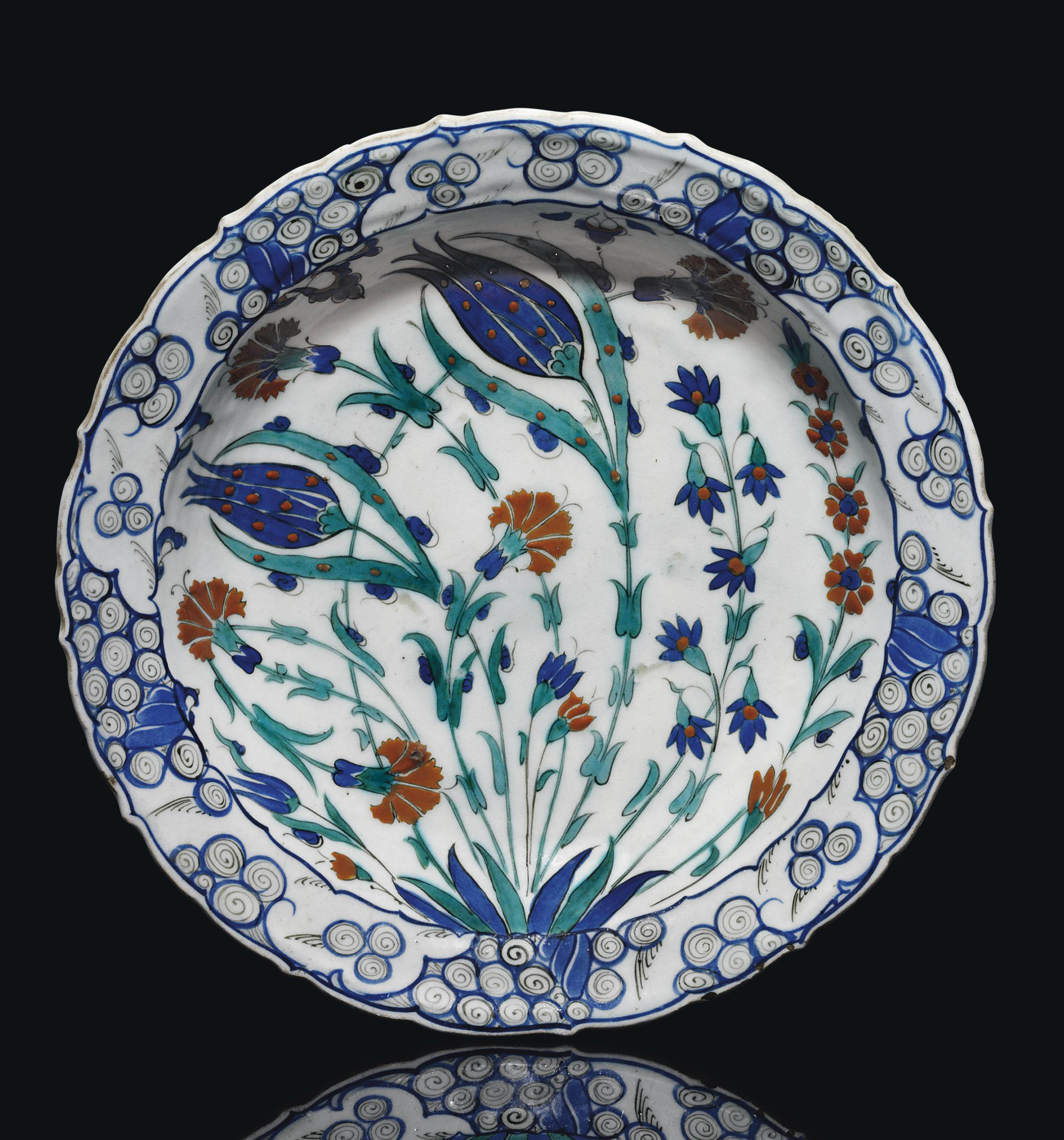AN IZNIK POTTERY DISH , OTTOMAN TURKEY, CIRCA 1570 | Christie's