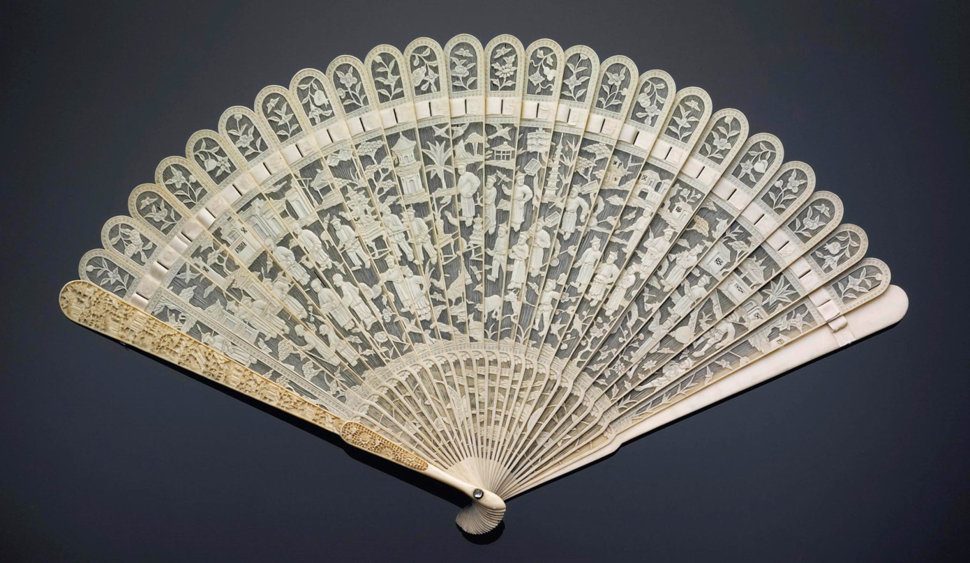 A CANTON CARVED AND PIERCED IVORY BRISÉ FAN , 19TH CENTURY, CIRCA 1800 ...