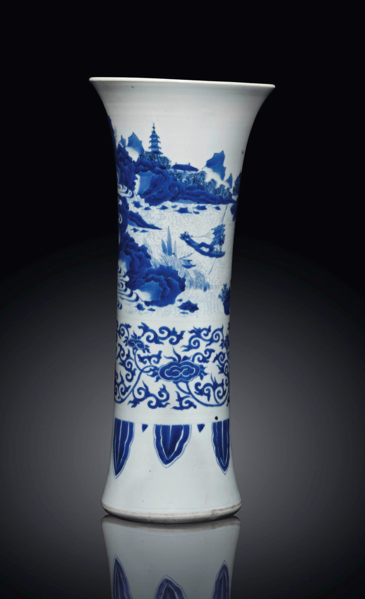 A LARGE BLUE AND WHITE BEAKER VASE