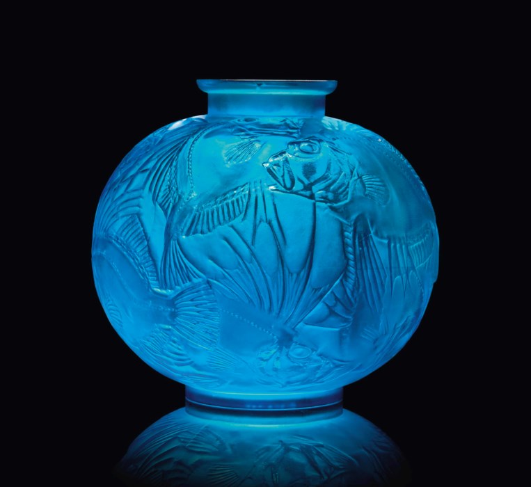 RARE POISSON VASE, NO. 925 | Christie's
