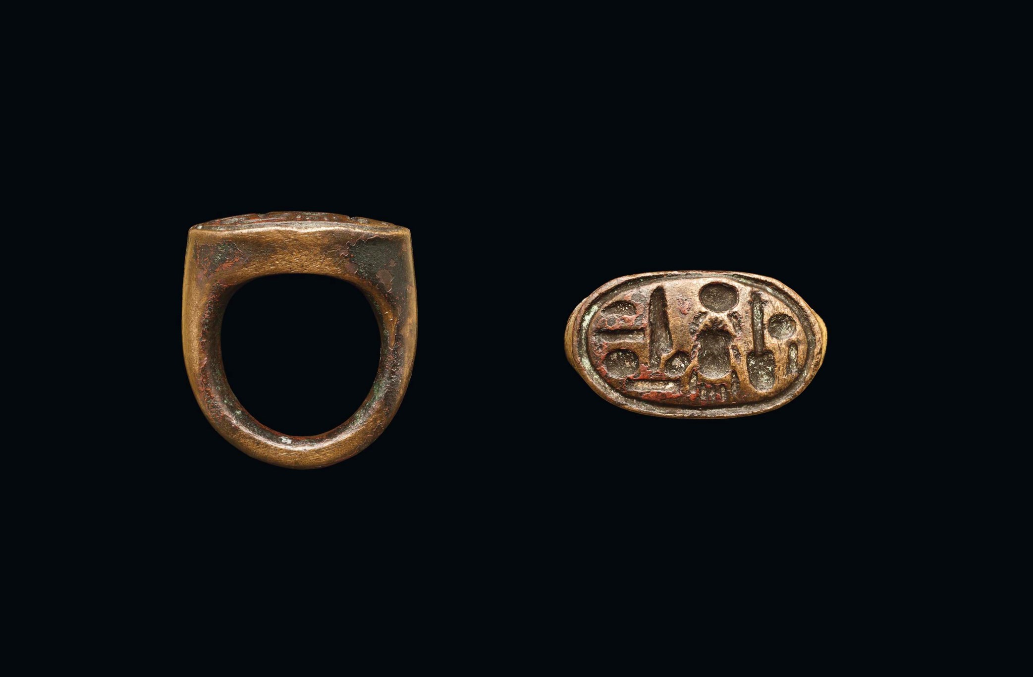 AN EGYPTIAN BRONZE STIRRUP RING , NEW KINGDOM, DYNASTY XVIII, AMARNA ...