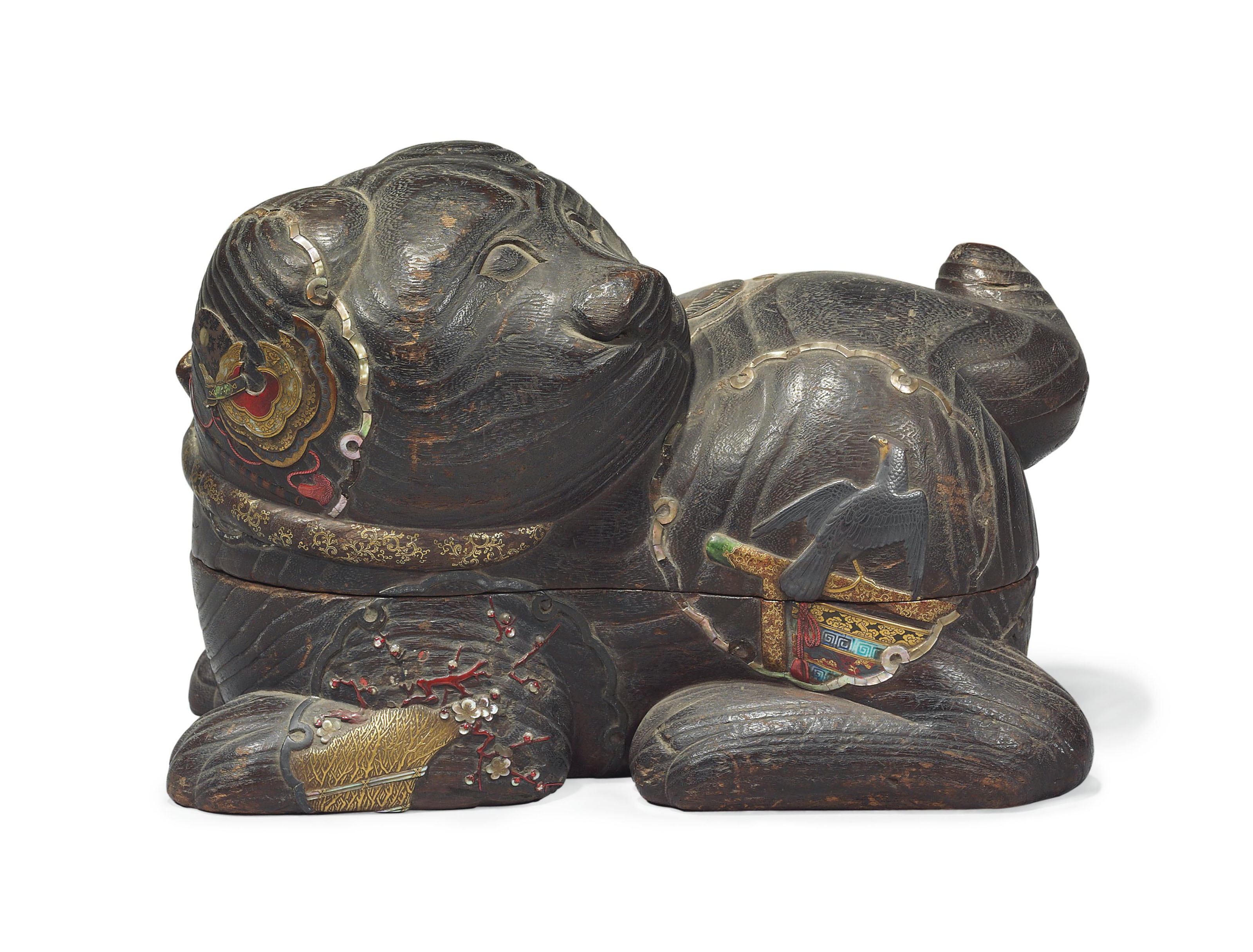 A JAPANESE CARVED WOOD BOX AND COVER