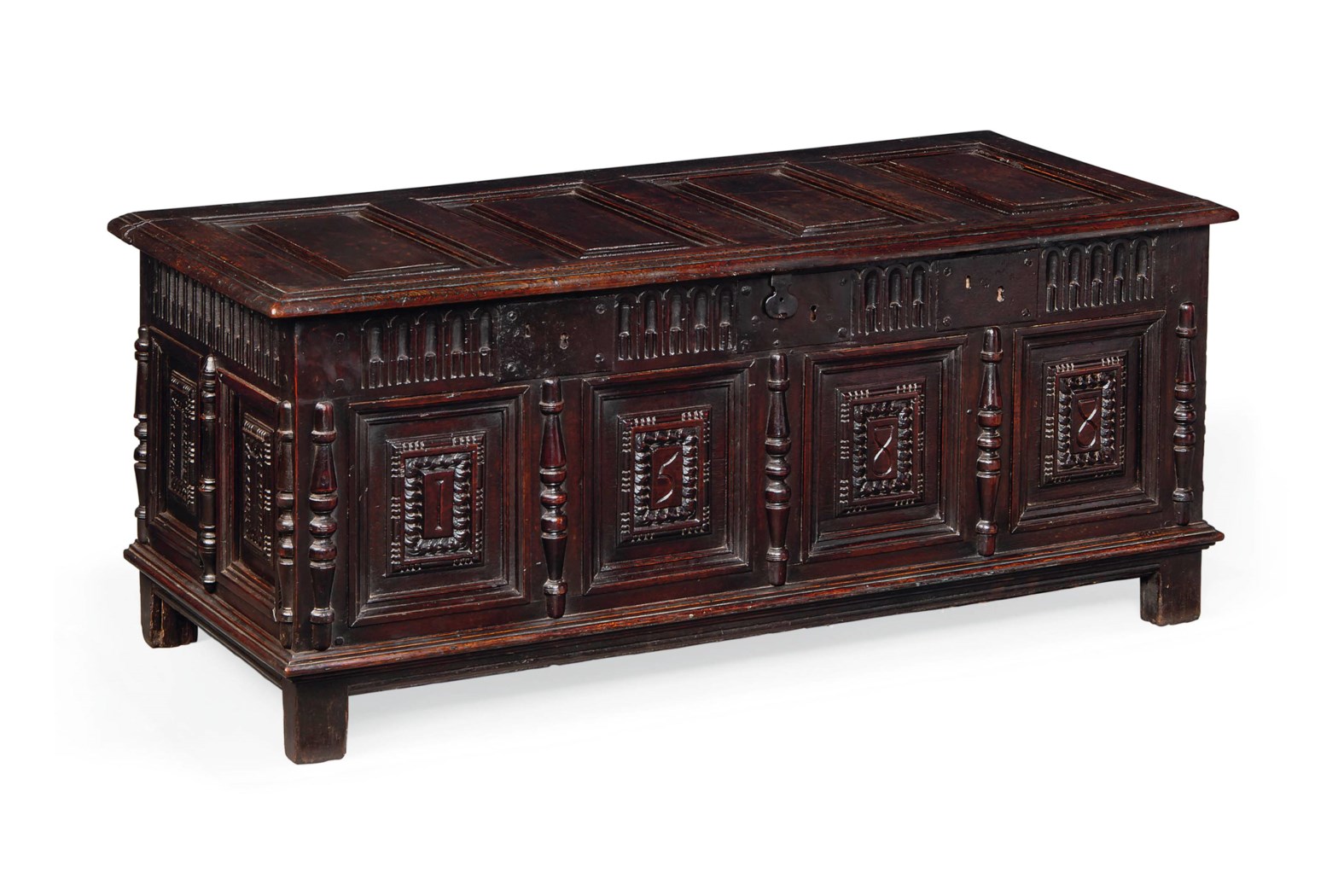 A ELIZABETHAN OAK CHEST