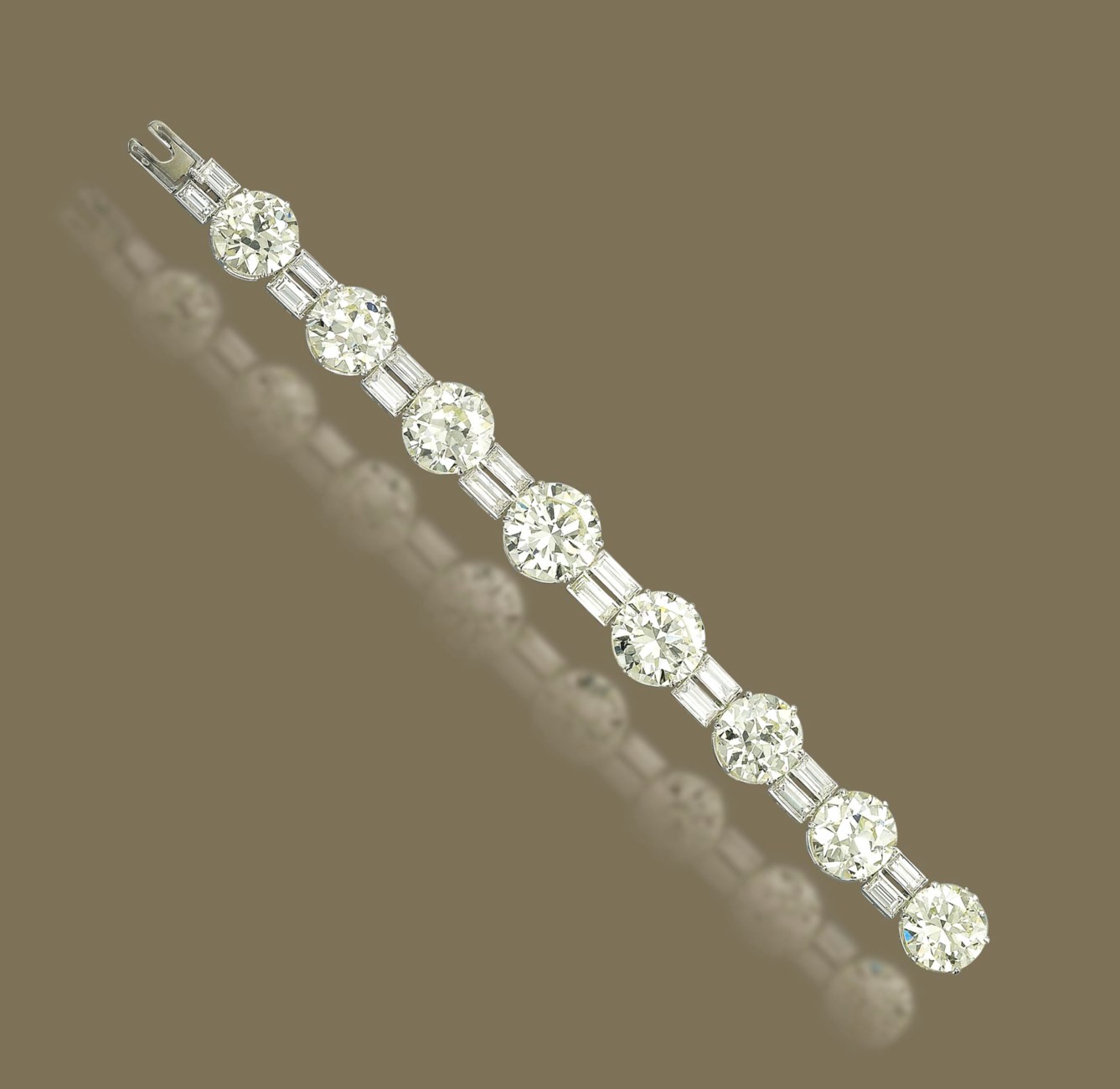 AN IMPRESSIVE DIAMOND BRACELET | Christie's