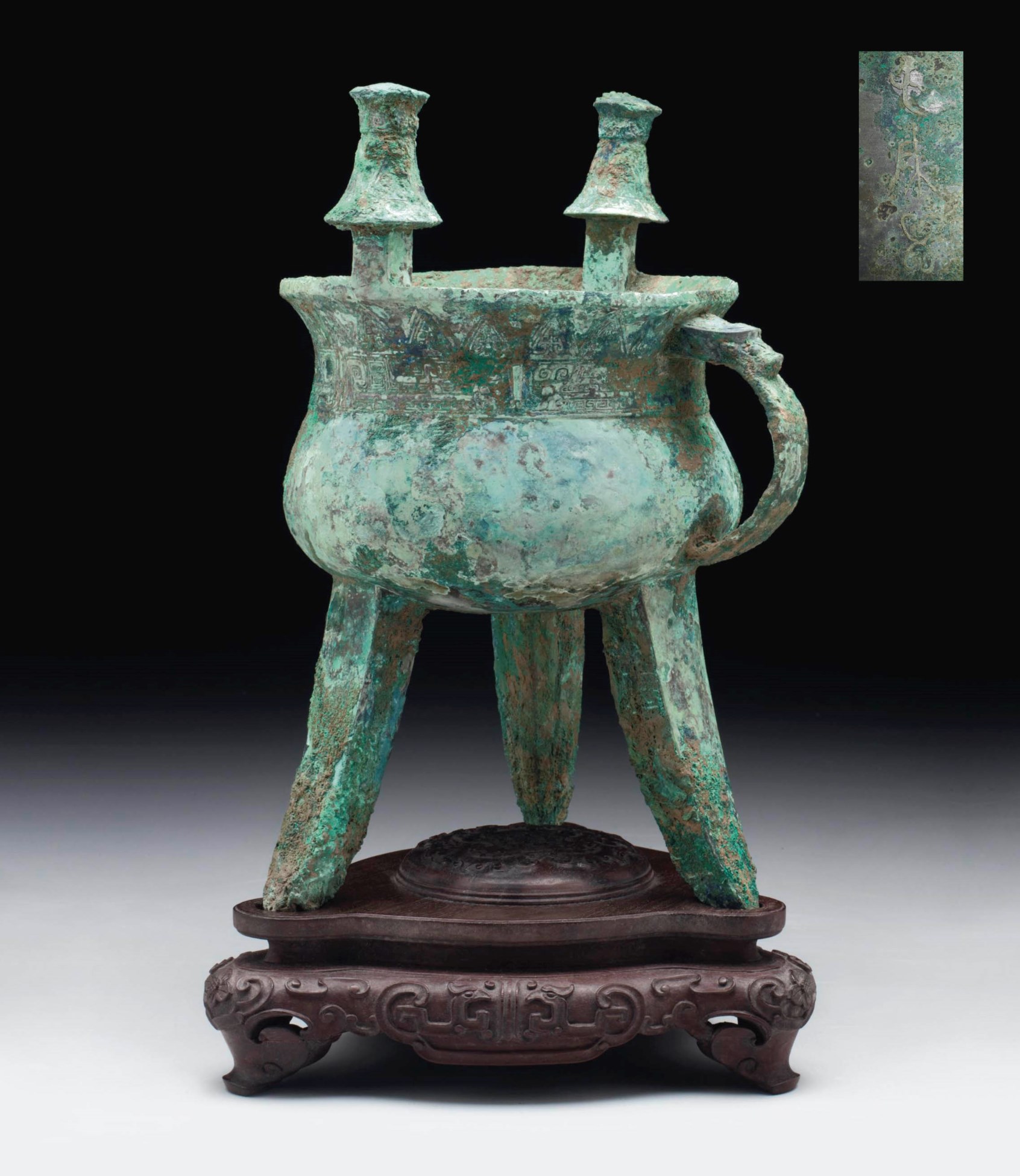 A BRONZE RITUAL TRIPOD WINE VESSEL, JIA , SHANG DYNASTY, 13TH-12TH ...