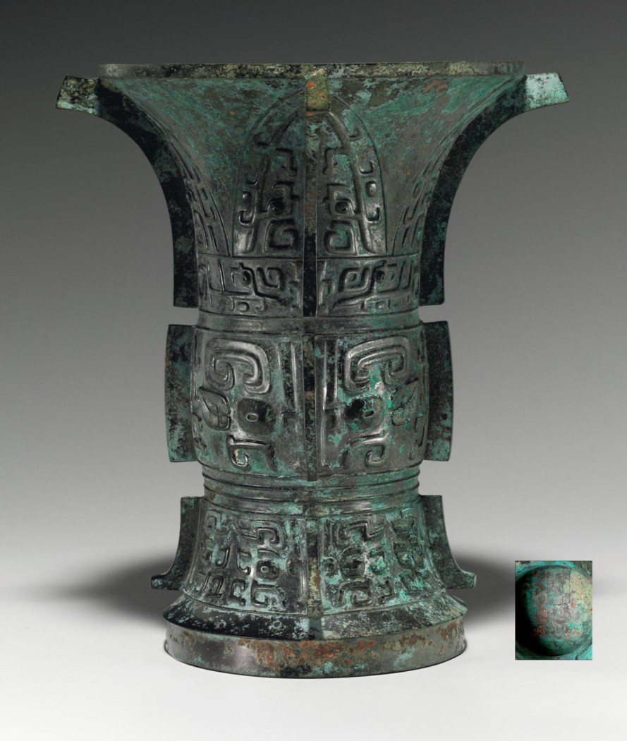 A RARE BRONZE RITUAL WINE VESSEL, ZUN , LATE SHANG/EARLY WESTERN ZHOU ...