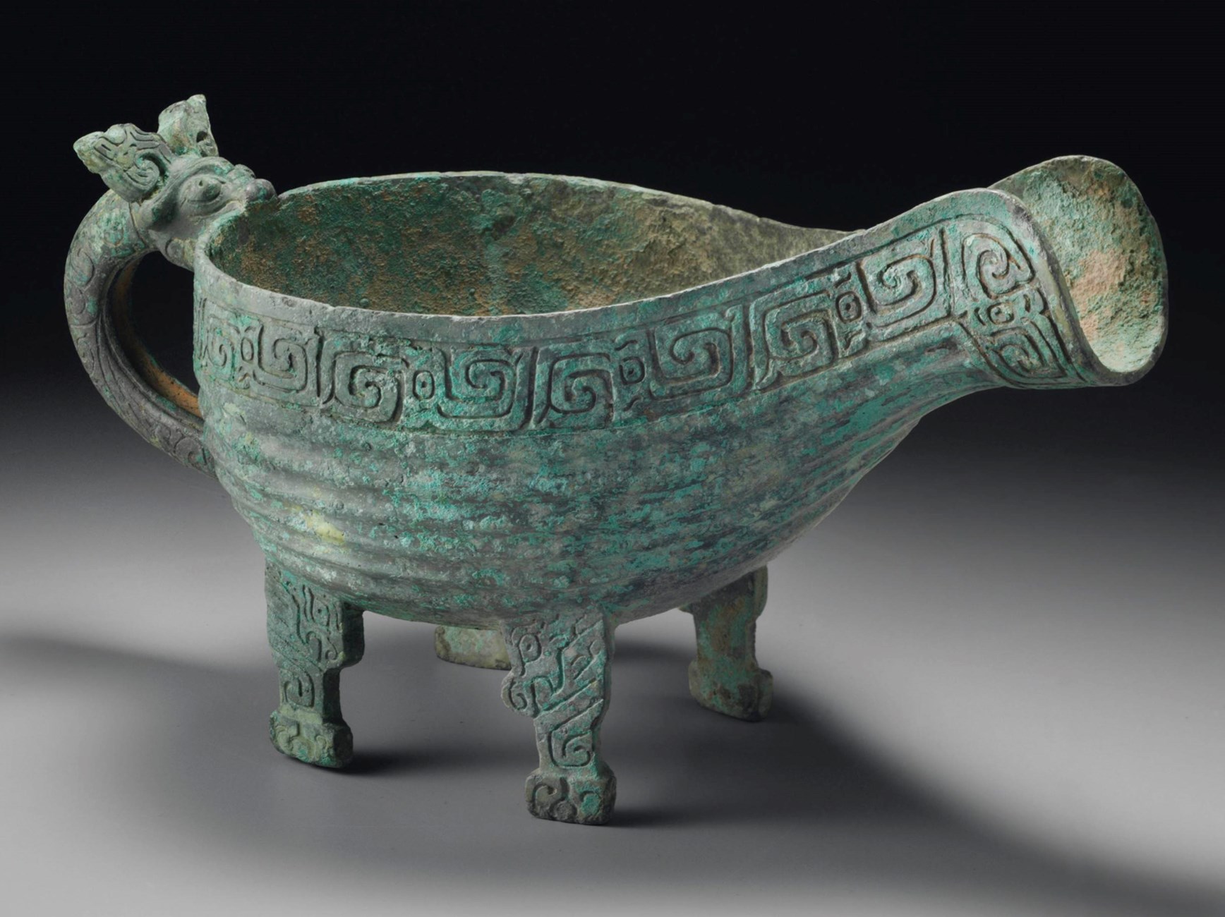 A LARGE BRONZE RITUAL POURING VESSEL, YI , LATE WESTERN/EARLY EASTERN ...