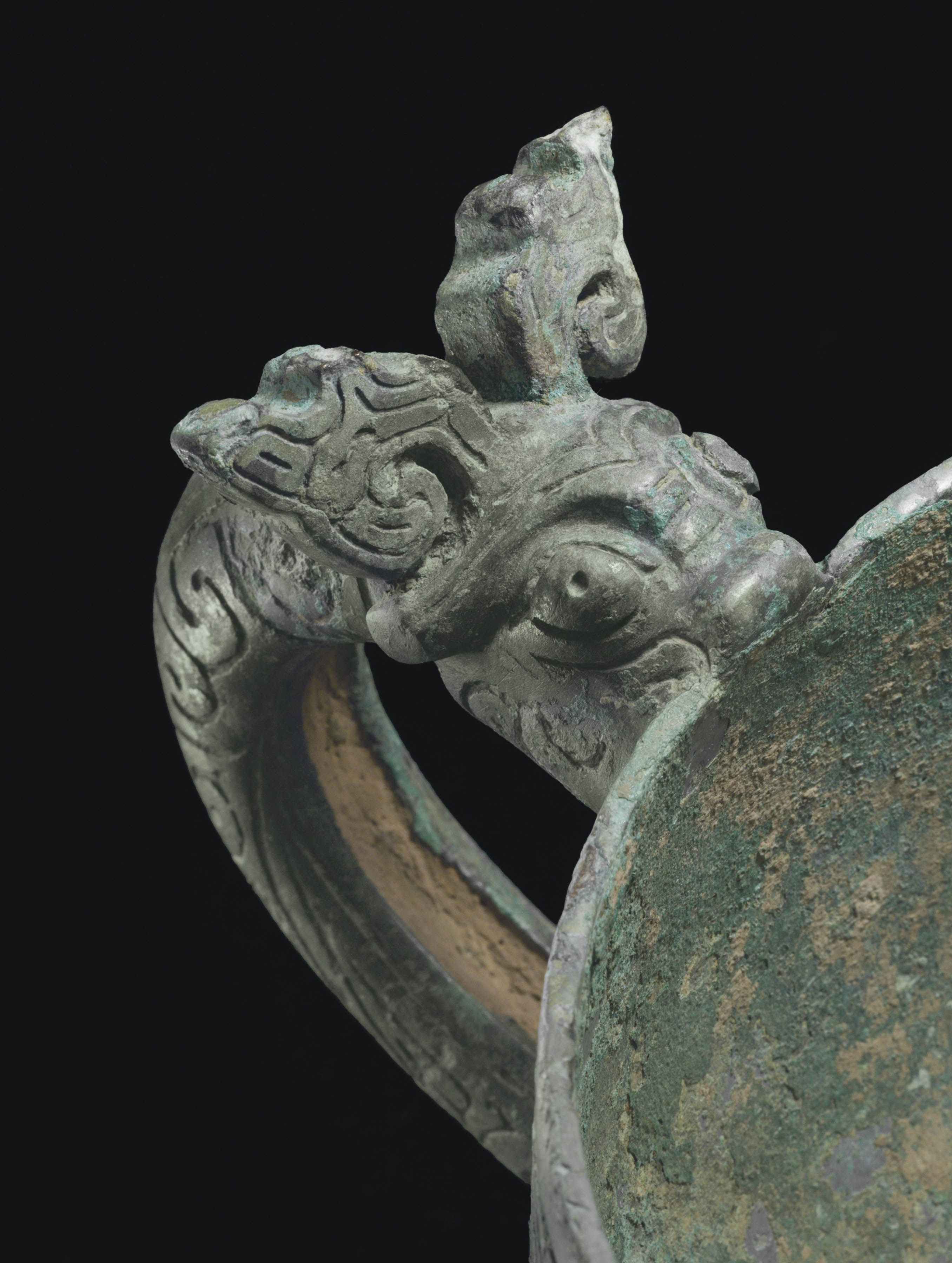 A LARGE BRONZE RITUAL POURING VESSEL, YI