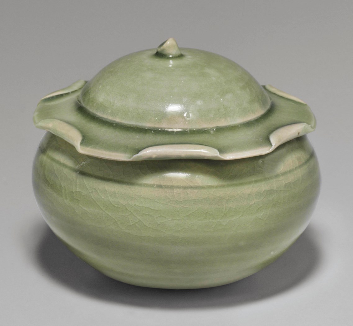 AN UNUSUAL YAOZHOU CELADON BOWL AND COVER , NORTHERN SONG/JIN DYNASTY ...