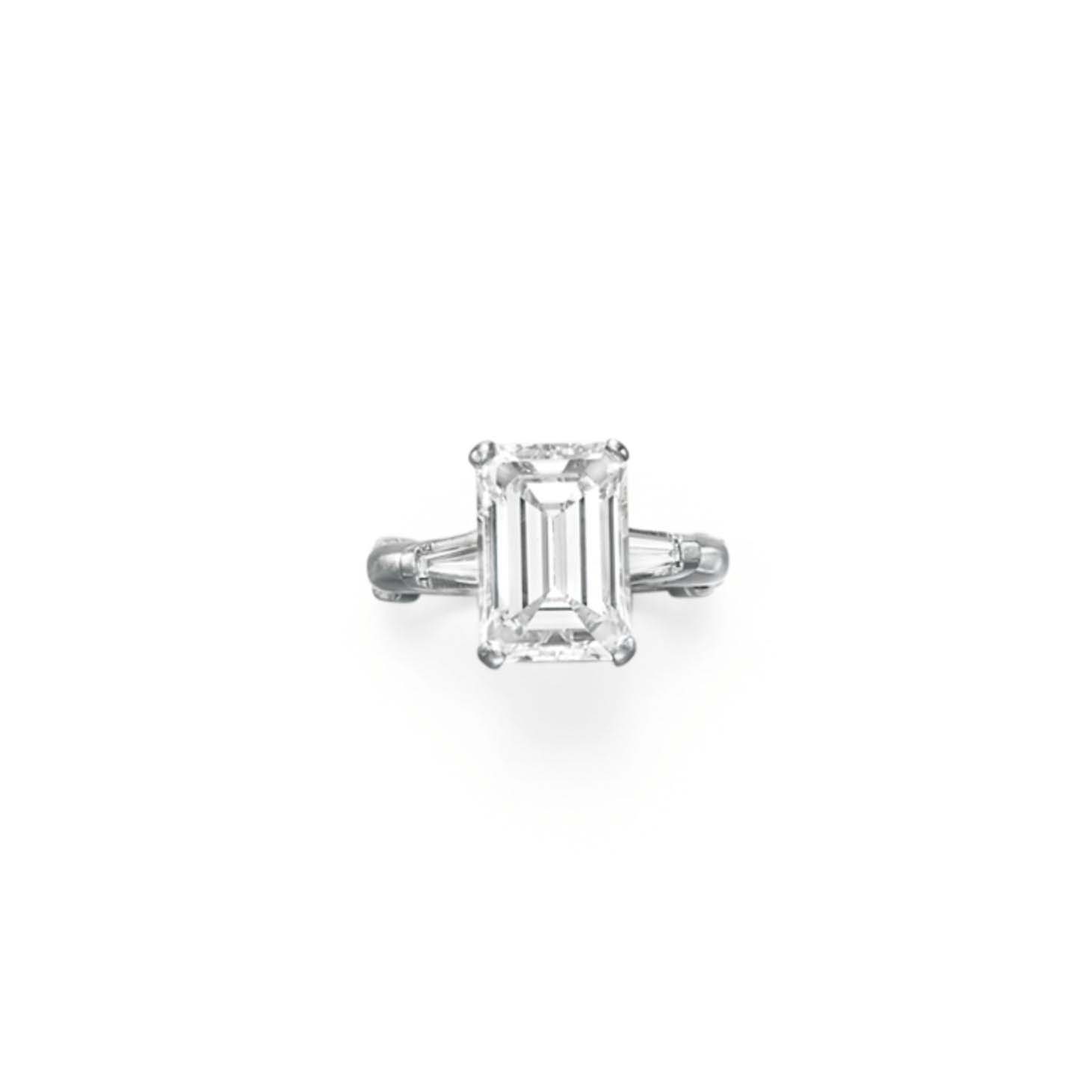 AN UNMOUNTED OVAL-CUT COLORED DIAMOND | Christie's