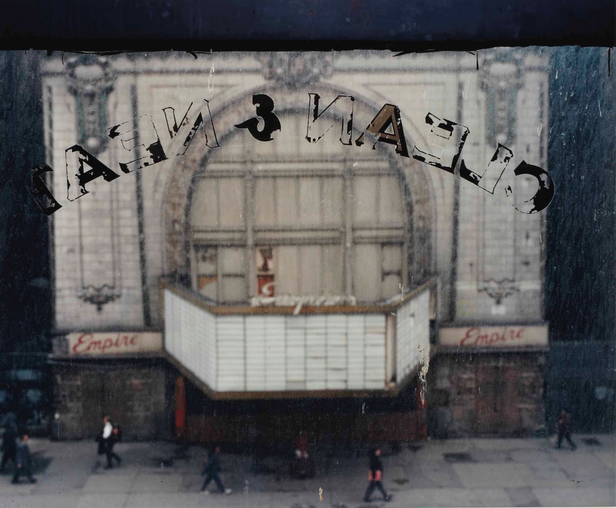 MITCH EPSTEIN (NÉ EN 1952) , Sans titre (Clean and Neat Sign), New York ...